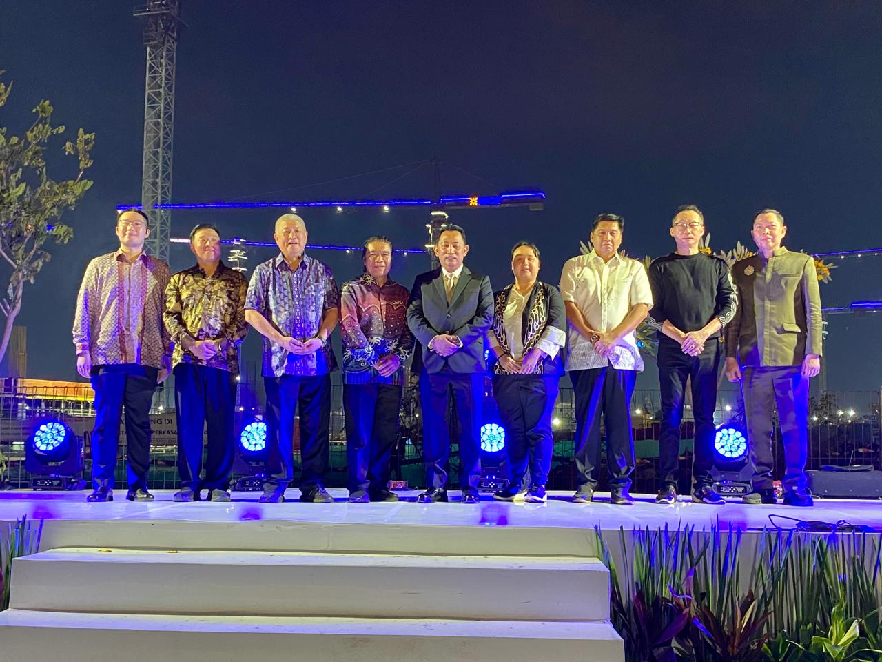 The Dancing Cranes Ceremony, Selebrasi Pemasangan 15 tower Crane di ...